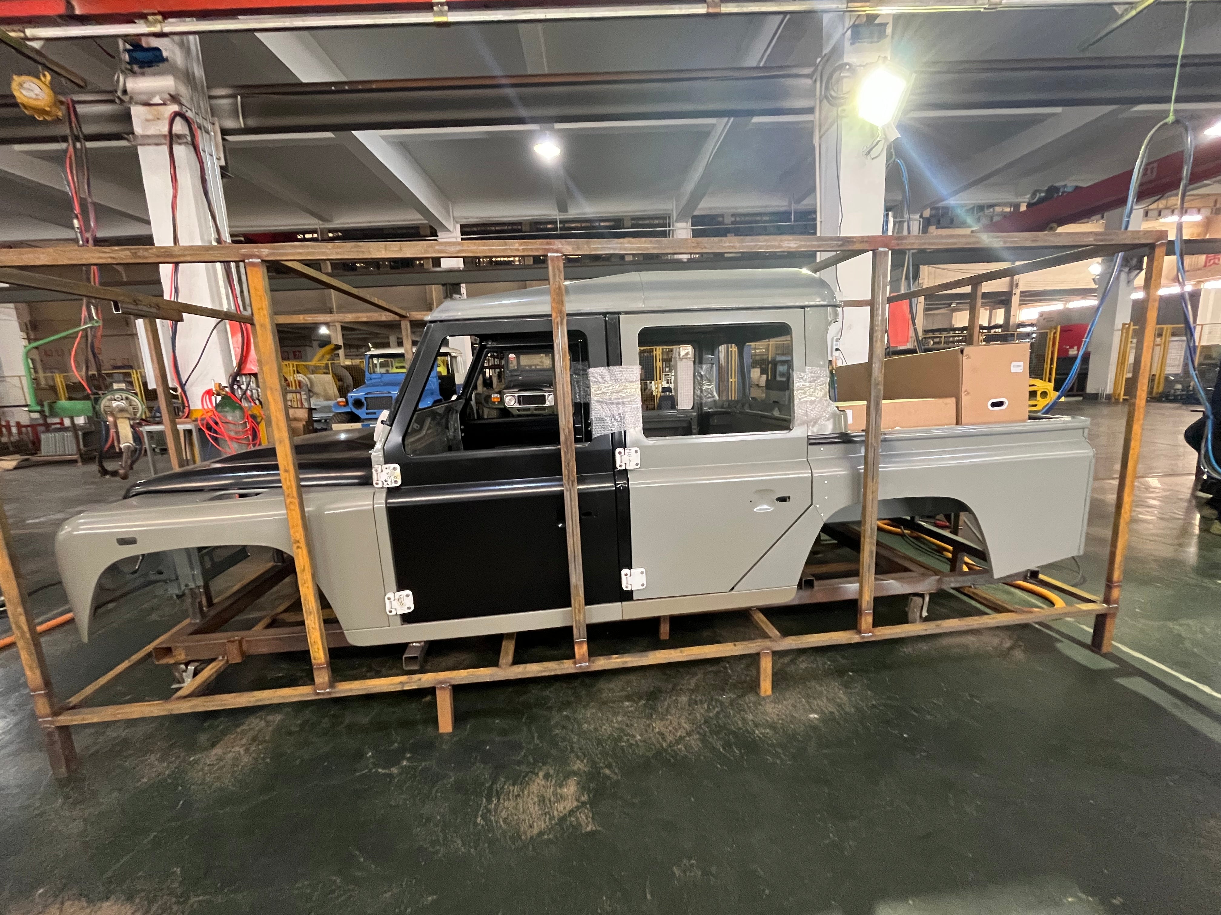 Land Rover Defender – Topnault Classic Car Parts